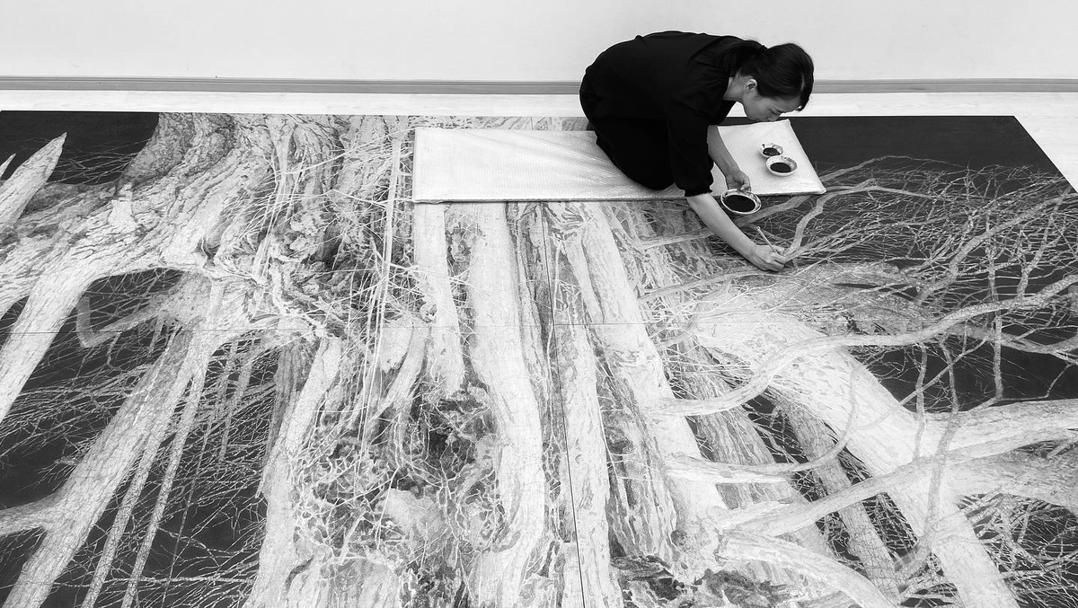 Mikiko Noji’s 生きる (alive): A Hyper-Realistic Tree As a Meditation Of Their Grandeur